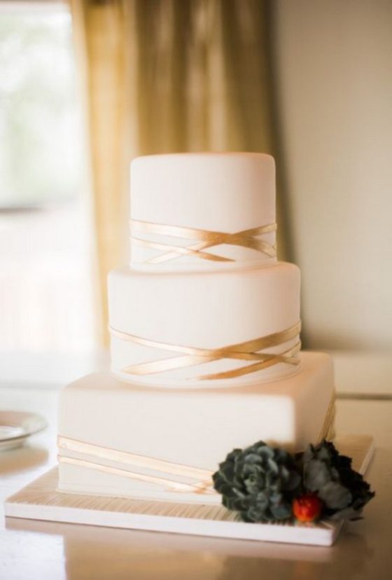 15 Simple but Elegant Wedding Cakes for 2018