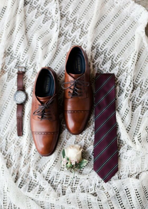18 Must Have Getting Ready Wedding Photo Ideas for Groom and Groomsmen