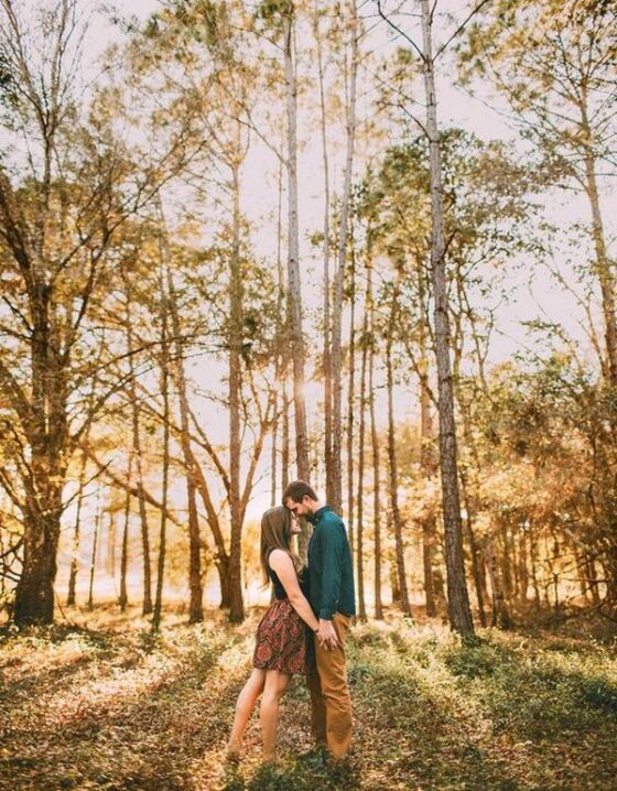 65+ Romantic Fall Engagement Photo Ideas