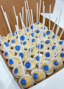 ️ 45+ Delicious Wedding Cake Pops Ideas - Emma Loves Weddings