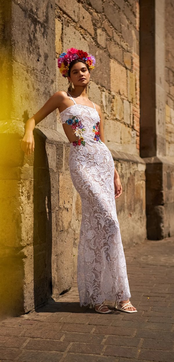 38+ Modern Yet Traditional Mexican Wedding Dress Ideas