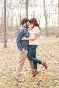 65+ Romantic Fall Engagement Photo Ideas