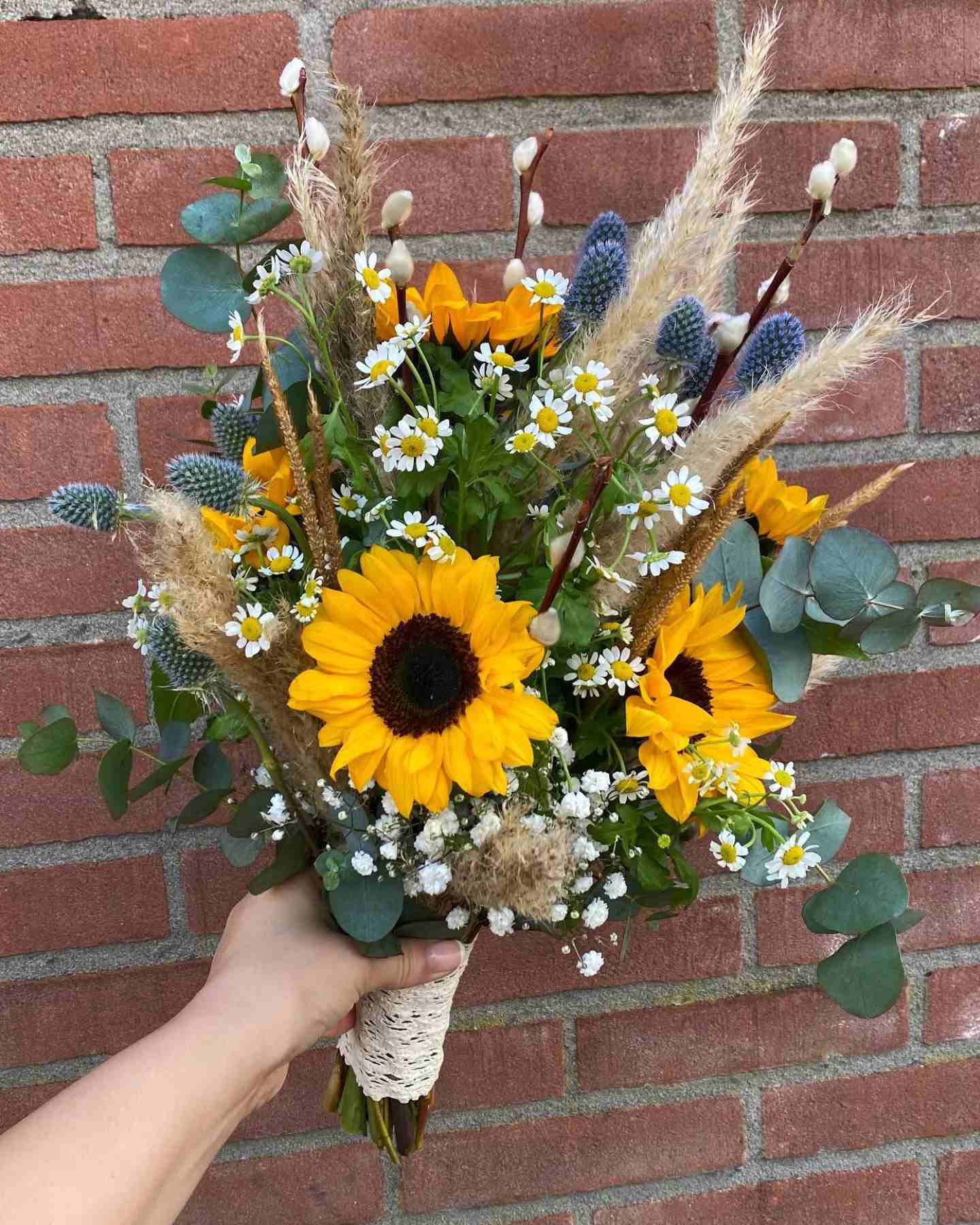 60+ Beautiful Sunflower Wedding Bouquet Ideas