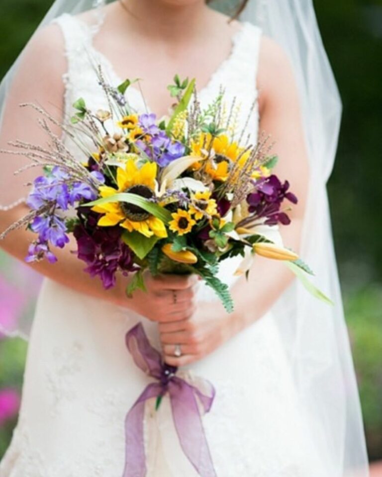 60+ Beautiful Sunflower Wedding Bouquet Ideas