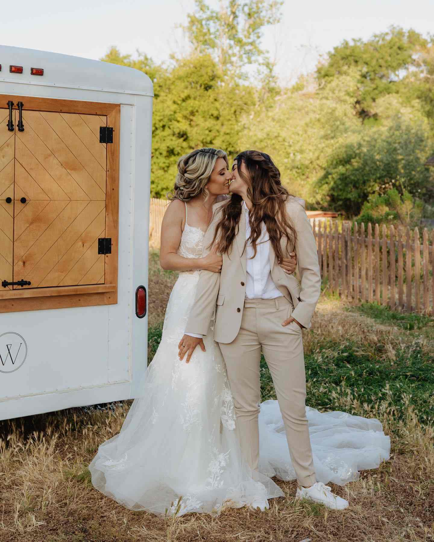 55+ Best Lesbian Wedding Outfits Ideas