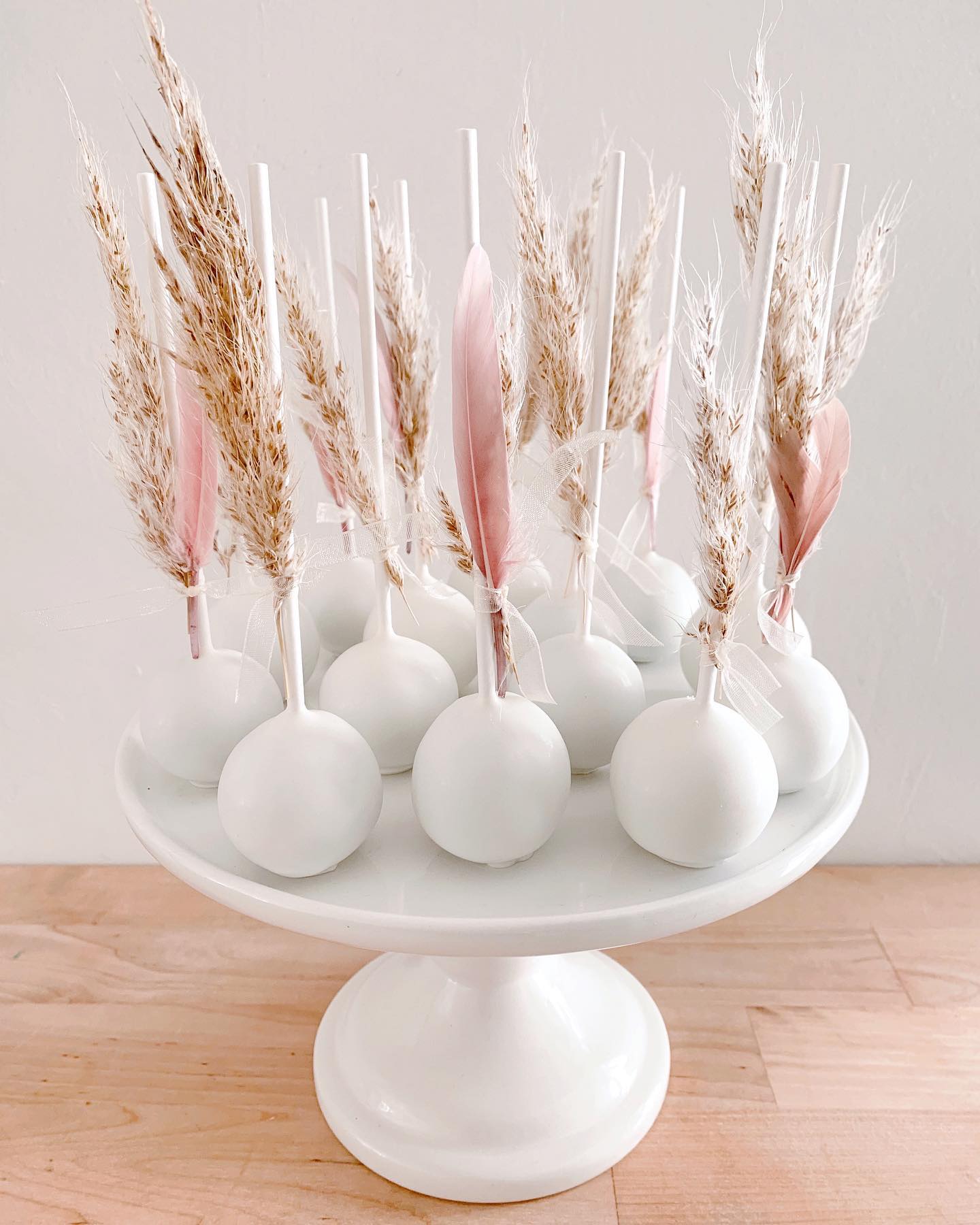 55+ Delicious Wedding Cake Pops Ideas
