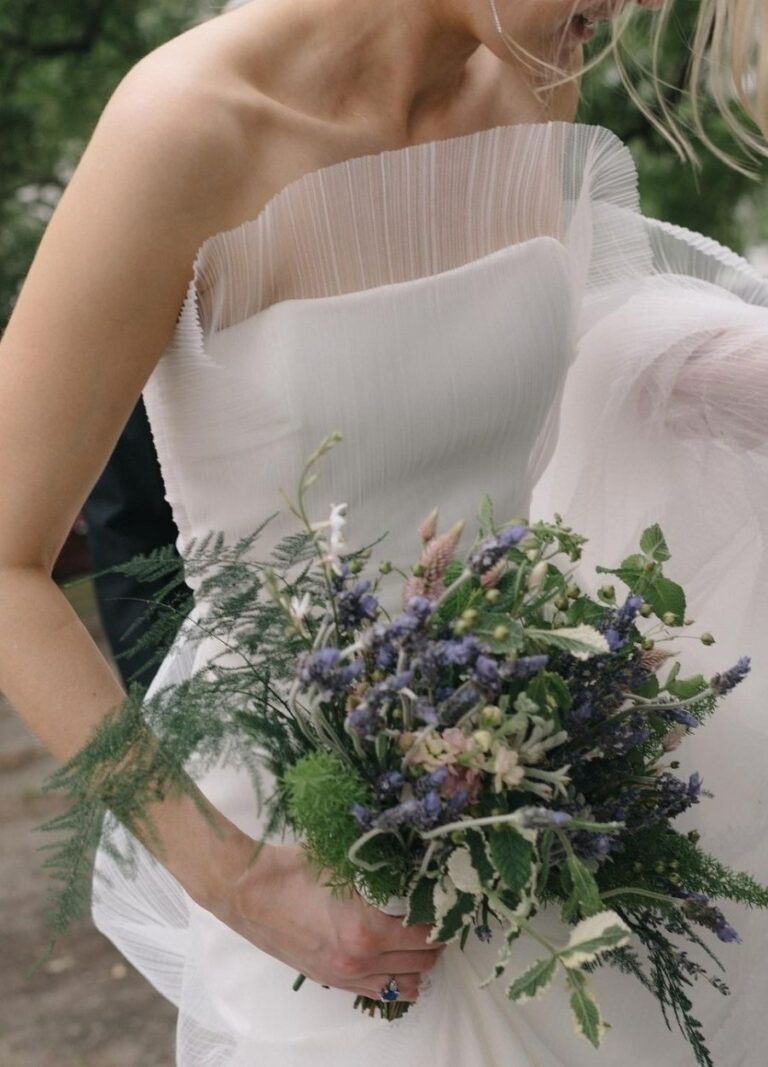 42 Pretty Small Wedding Bouquets for Your Big Day